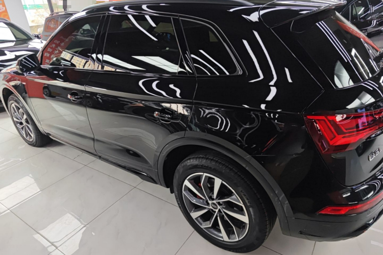 【视频/图片】二手奥迪Q5L 2025款 45周年典藏版 40 TFSI 豪华动感型价格 - 瓜子二手车